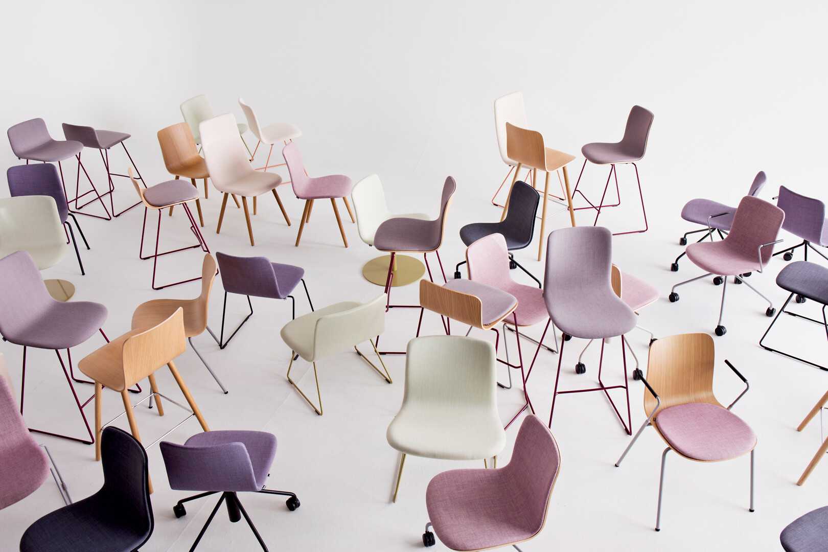 Sola - Conference chair with wooden legs | Martela